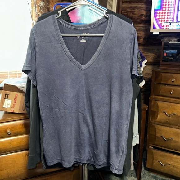 Universal Thread | Tops | Gently Worn Universal Thread Navy Vneck ...